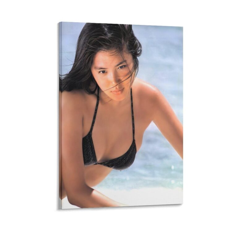 9 Hot Sexy Atsuko Asano Bikini Pics