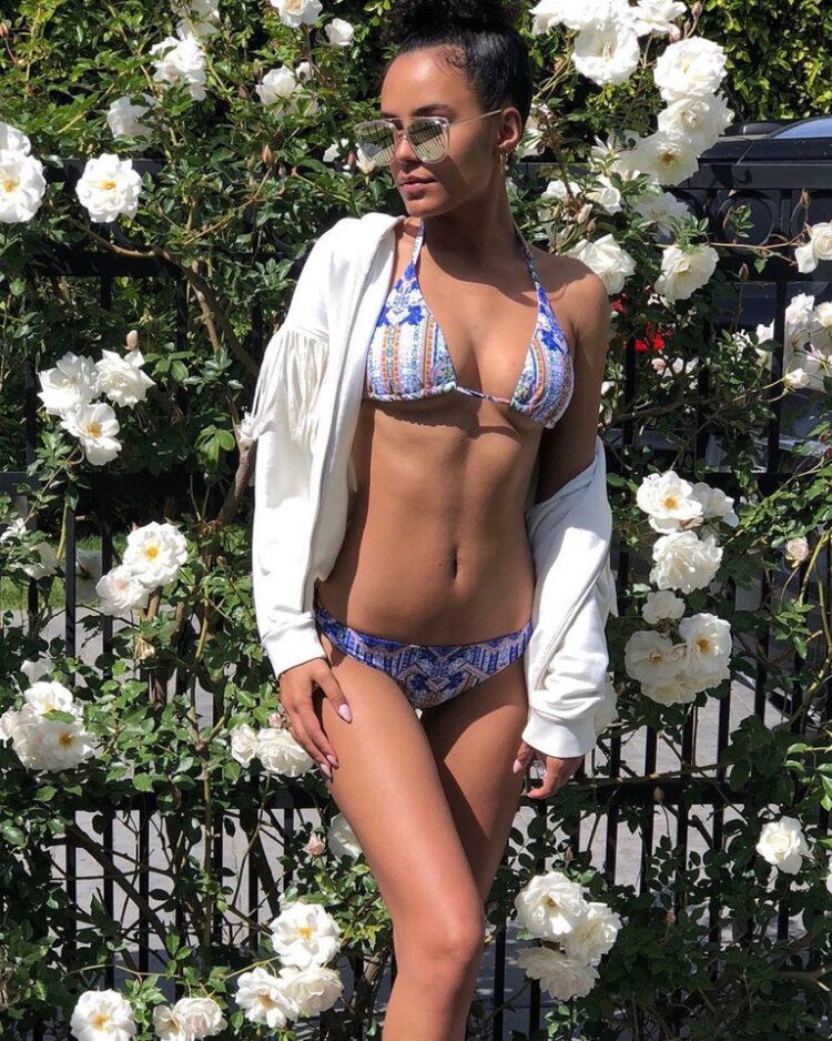 10 Hot Sexy Ava Dash Bikini Pics