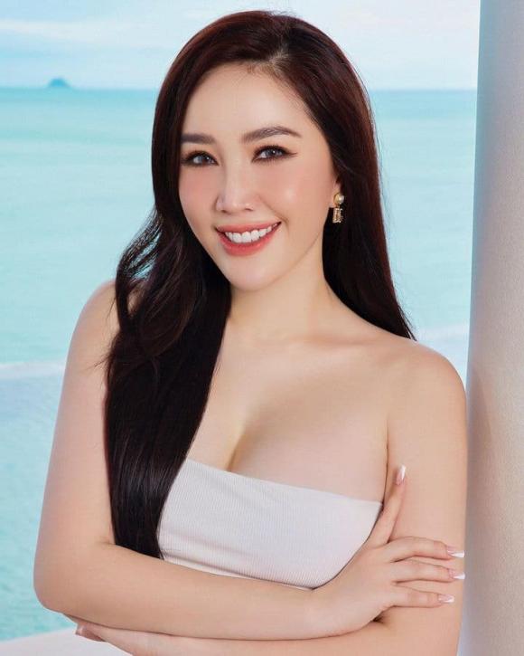 10 Hot Sexy Bao Thy Tran Bikini Pics