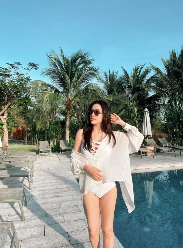 10 Hot Sexy Bao Thy Tran Bikini Pics