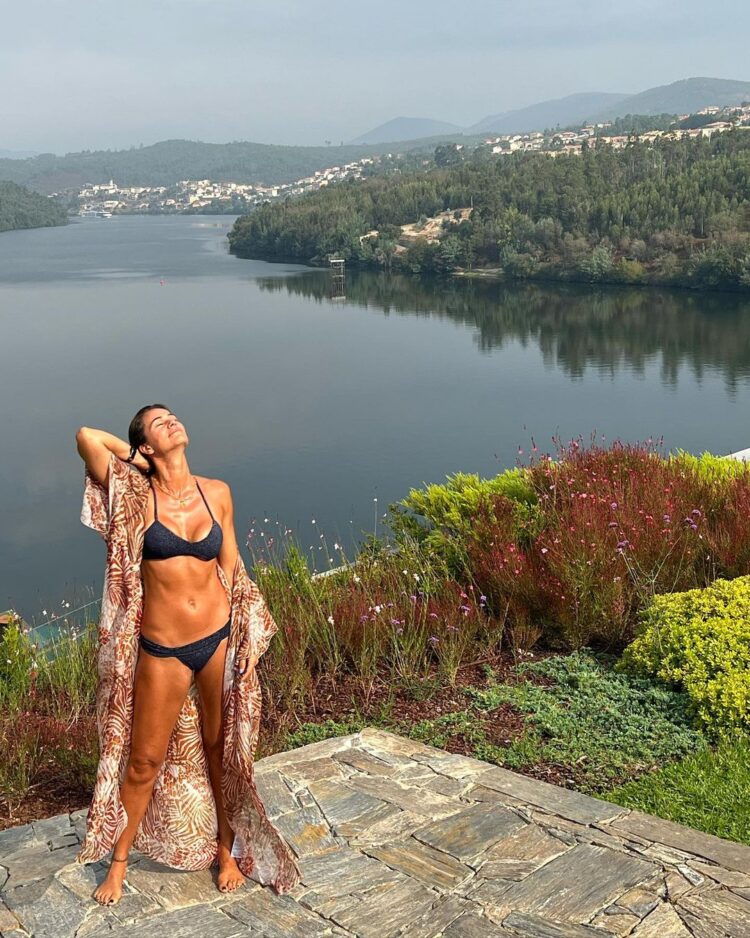 9 Hot Sexy Claudia Vieira Bikini Pics