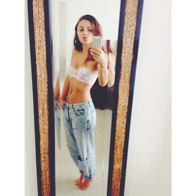 4 Hot Sexy Daniela Wong Bikini Pics