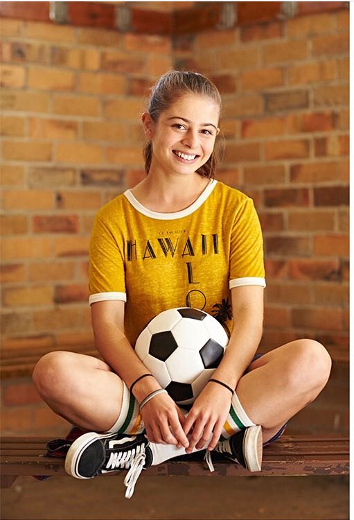 4 Hot Sexy Emmanuelle Mattana Bikini Pics