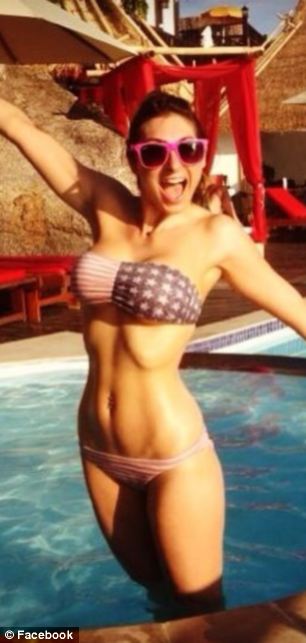 10 Hot Sexy Fanny Kjellberg Bikini Pics