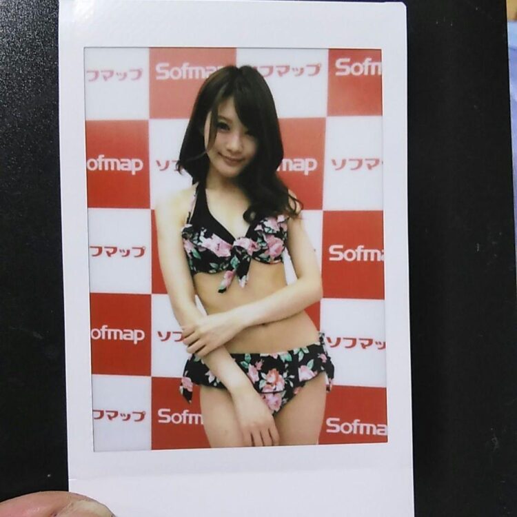 7 Hot Sexy g.sofm Bikini Pics