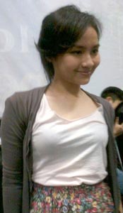 10 Hot Sexy Gita Gutawa Bikini Pics