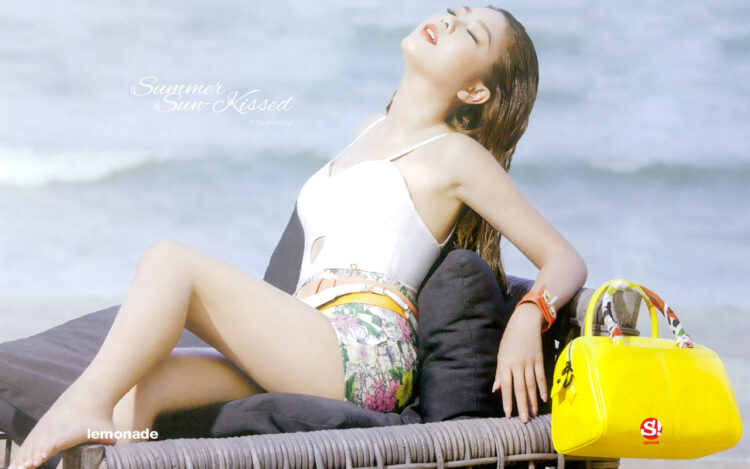 7 Hot Sexy Gubgib Sumontip Bikini Pics