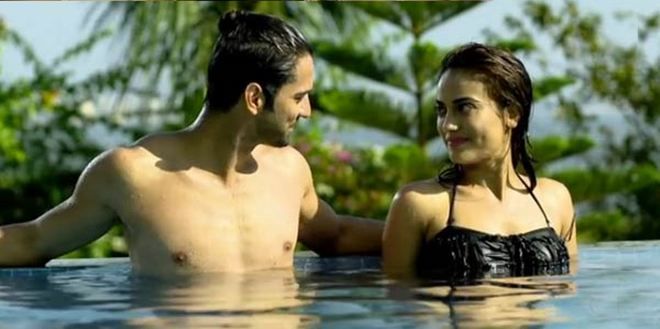 6 Hot Sexy Gul Khan Bikini Pics