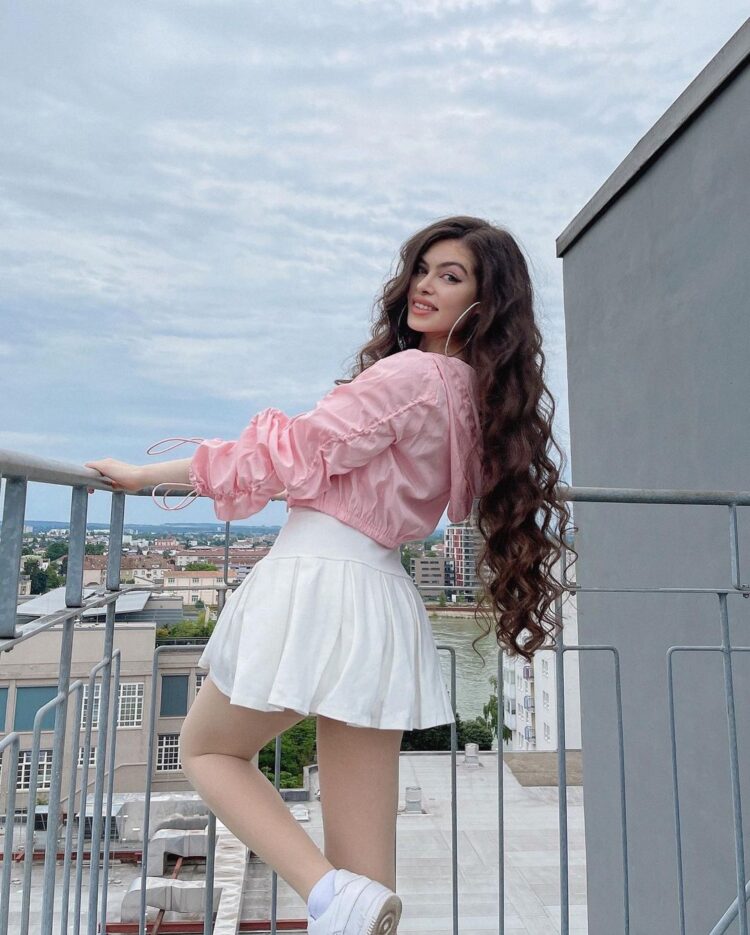 10 Hot Sexy Gulcan TheGSTwins Bikini Pics