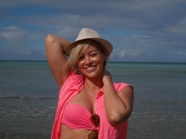 7 Hot Sexy Hanne Sorvaag Bikini Pics