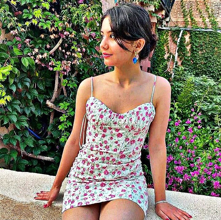 7 Hot Sexy Helin Kandemir Bikini Pics