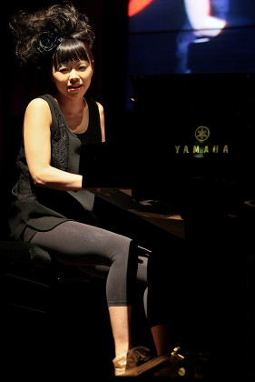 8 Hot Sexy Hiromi Uehara Bikini Pics