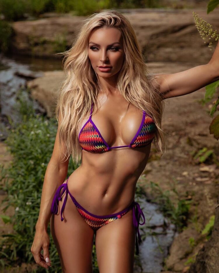 4 Hot Sexy Holly Stocks Bikini Pics