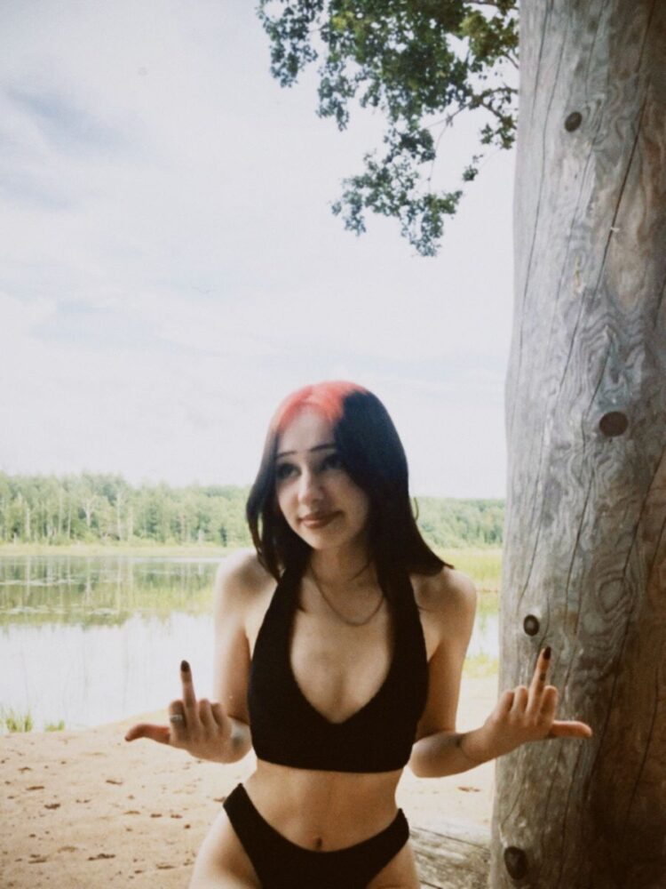 8 Hot Sexy Hyene Kang Bikini Pics