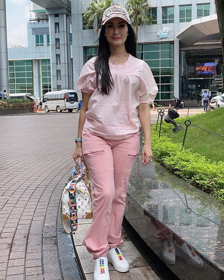 9 Hot Sexy Iis Dahlia Bikini Pics