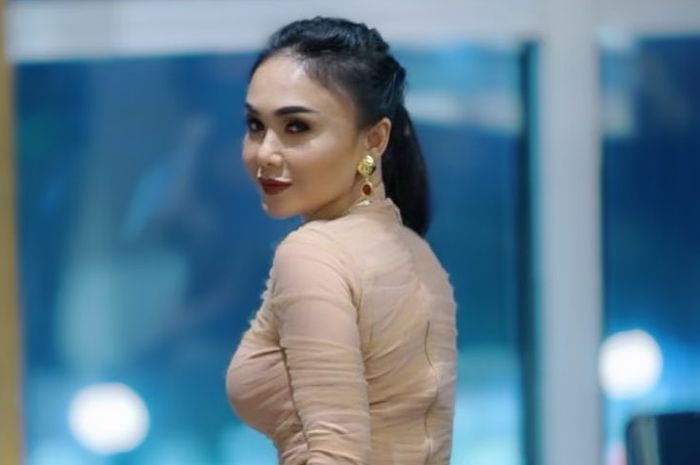 9 Hot Sexy Iis Dahlia Bikini Pics