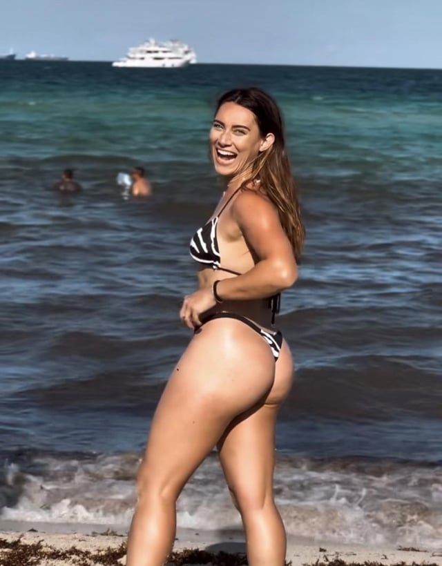 8 Hot Sexy Iman Ali Bikini Pics