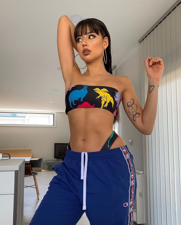 8 Hot Sexy Ines Silva Bikini Pics