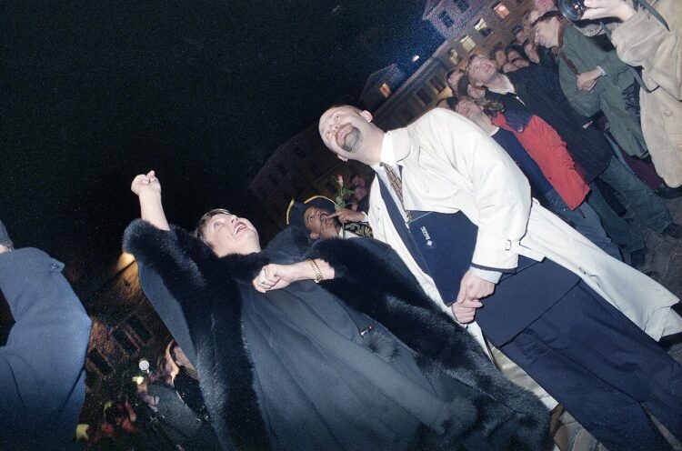 10 Hot Sexy Ivi Eenmaa Bikini Pics