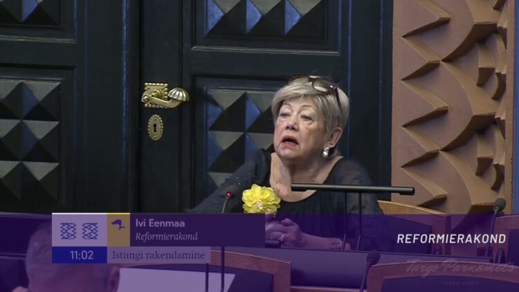 10 Hot Sexy Ivi Eenmaa Bikini Pics