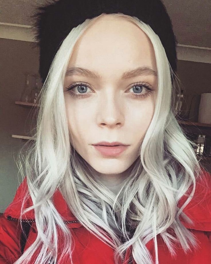 7 Hot Sexy Ivy Watson Bikini Pics