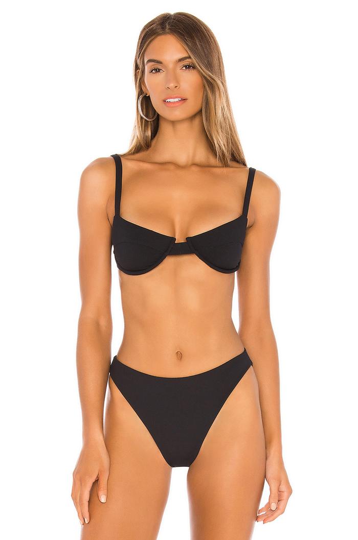 5 Hot Sexy Izzy Jones Bikini Pics