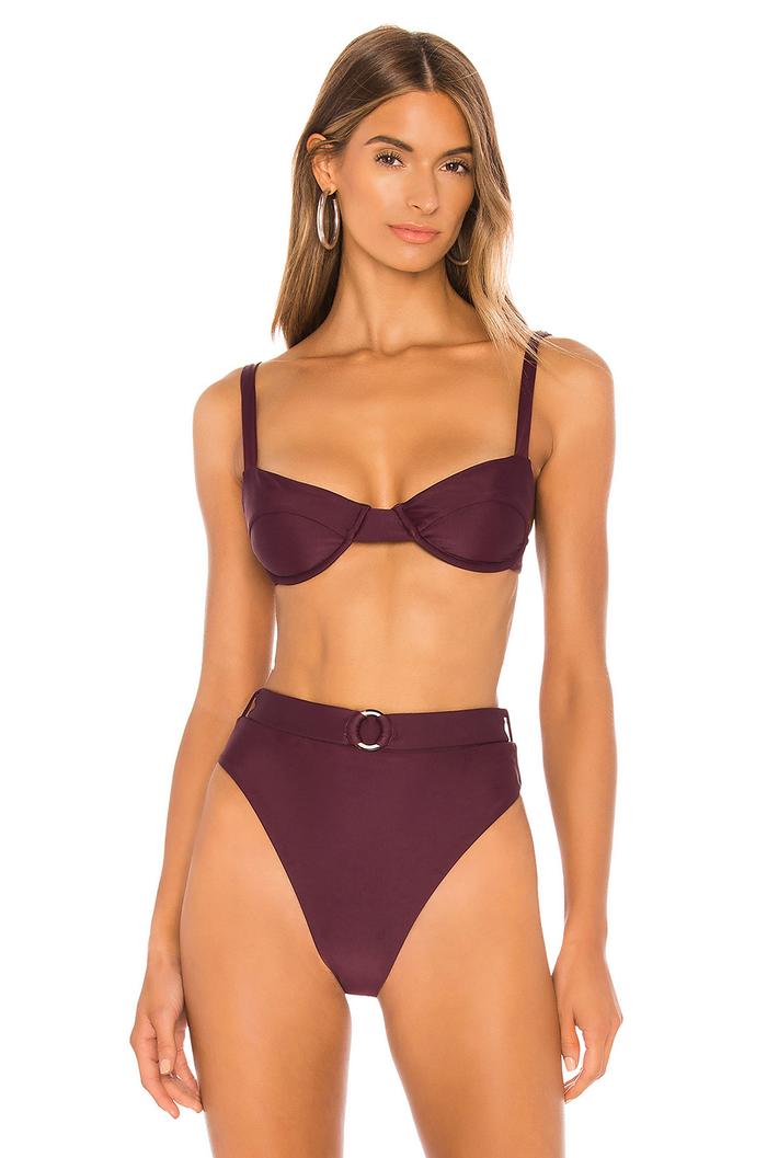 5 Hot Sexy Izzy Jones Bikini Pics