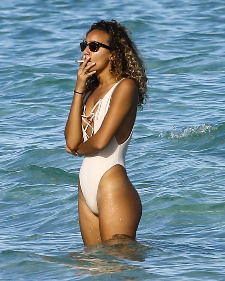 8 Hot Sexy J Lynne Bikini Pics