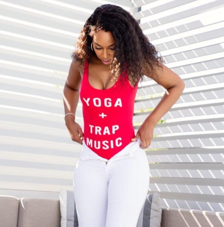 6 Hot Sexy J.J. Smith Bikini Pics