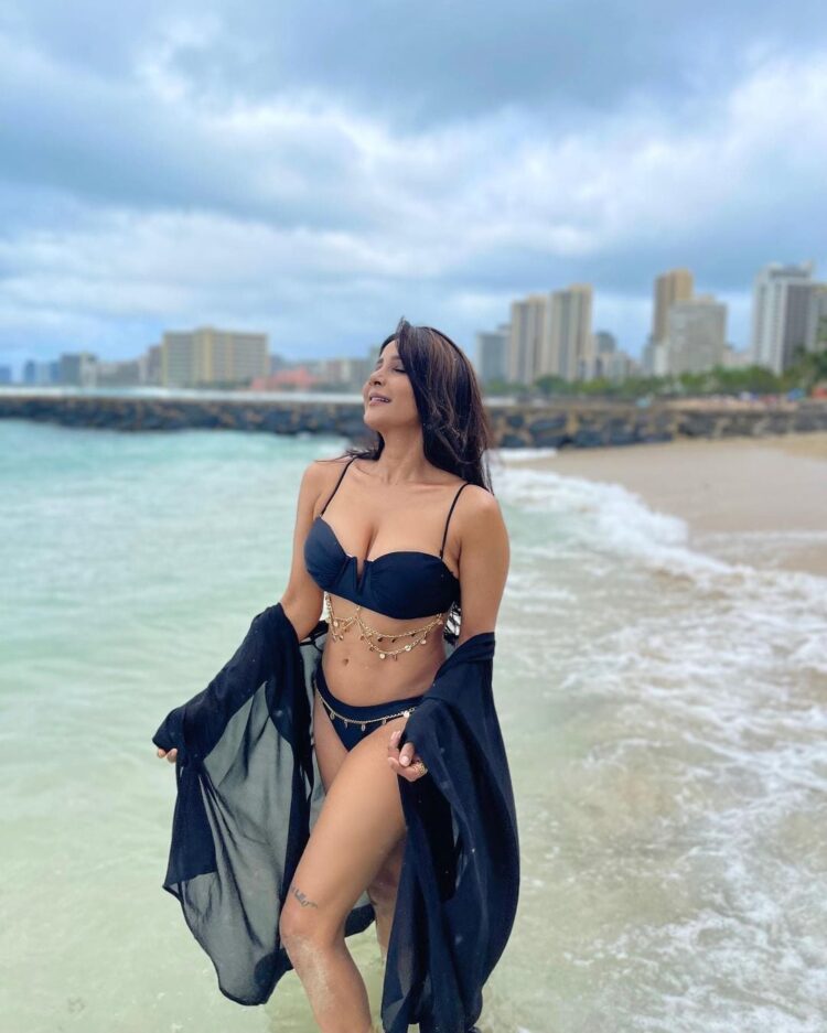 6 Hot Sexy jasminxie Bikini Pics