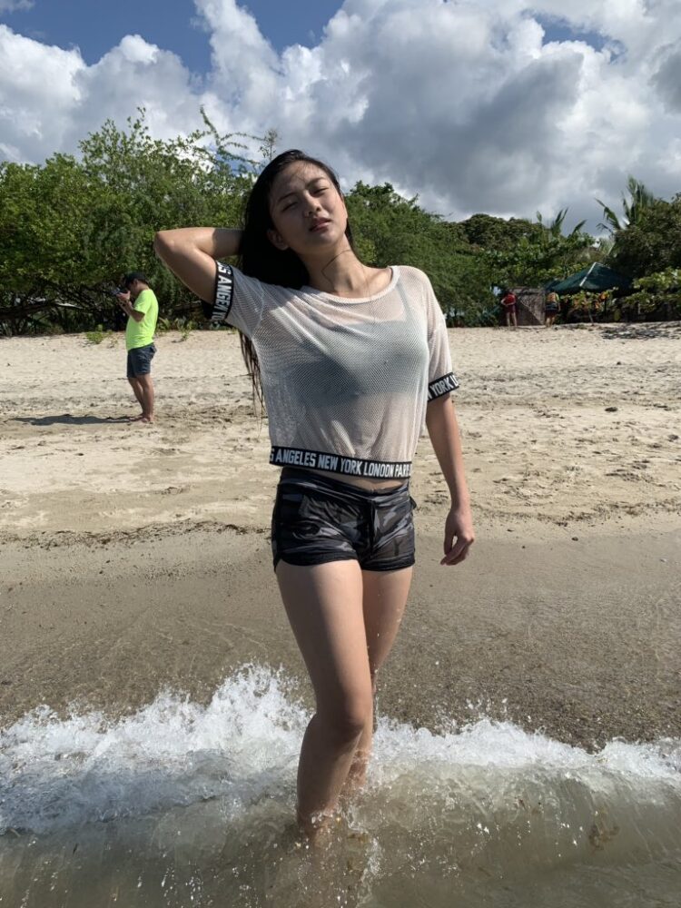 5 Hot Sexy Jelay Pilones Bikini Pics