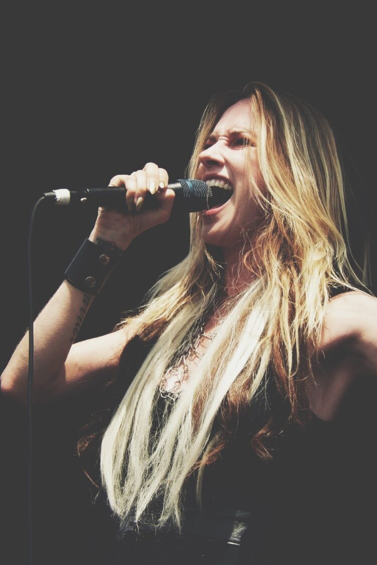 9 Hot Sexy Jill Janus Bikini Pics