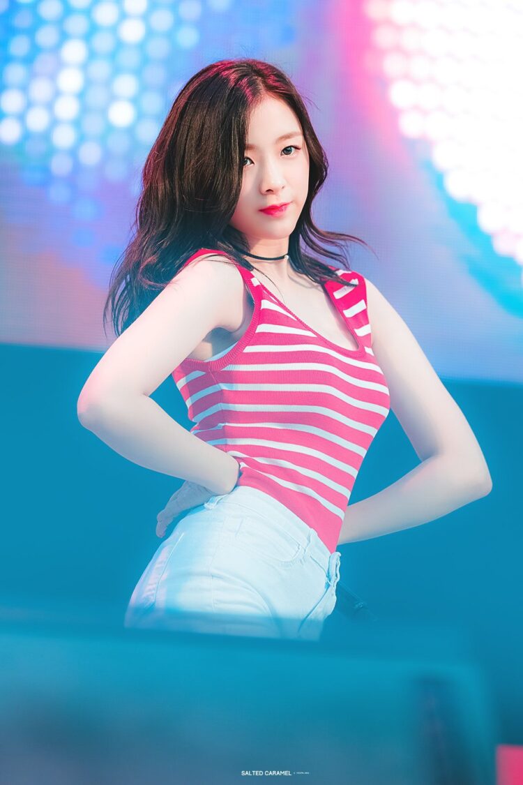 9 Hot Sexy Jinsol Lee Bikini Pics