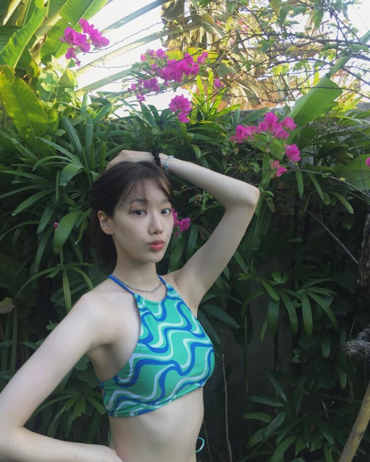 9 Hot Sexy Jinsol Lee Bikini Pics