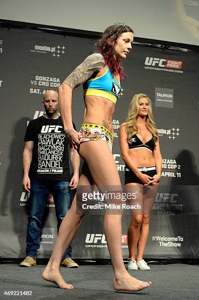 8 Hot Sexy Joanne Calderwood Bikini Pics