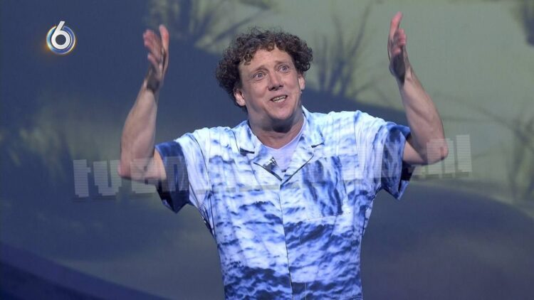 7 Hot Sexy Jochem Myjer Bikini Pics