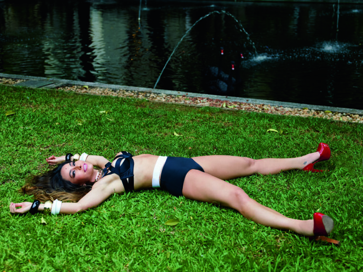 10 Hot Sexy Joyce Pascowitch Bikini Pics