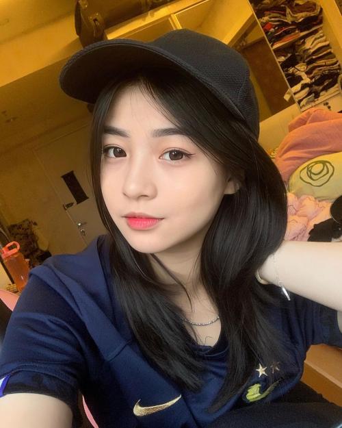 8 Hot Sexy Juanita Zelia Valezka Tanjung Bikini Pics