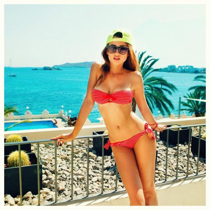 4 Hot Sexy Juicy M Bikini Pics