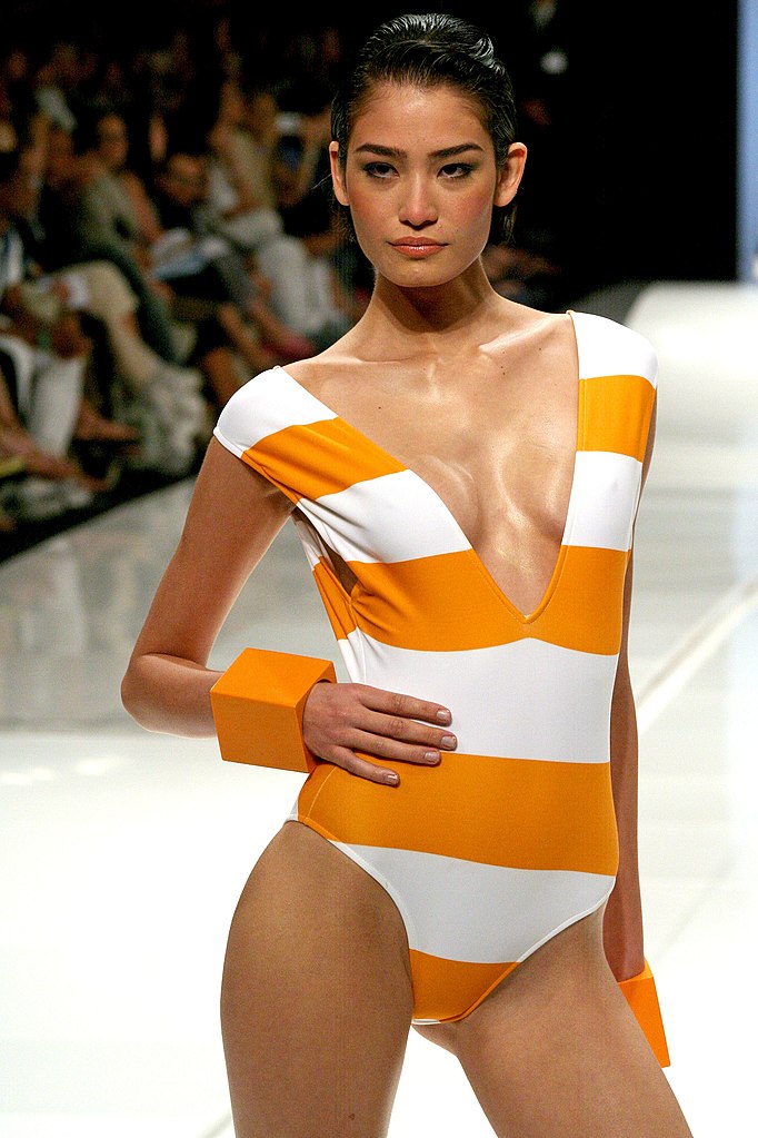 8 Hot Sexy Juliana Imai Bikini Pics