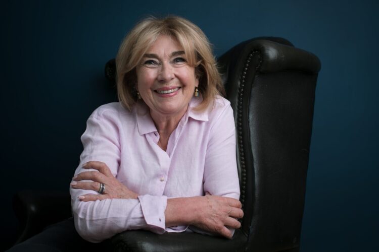 9 Hot Sexy Juliet Cadzow Bikini Pics