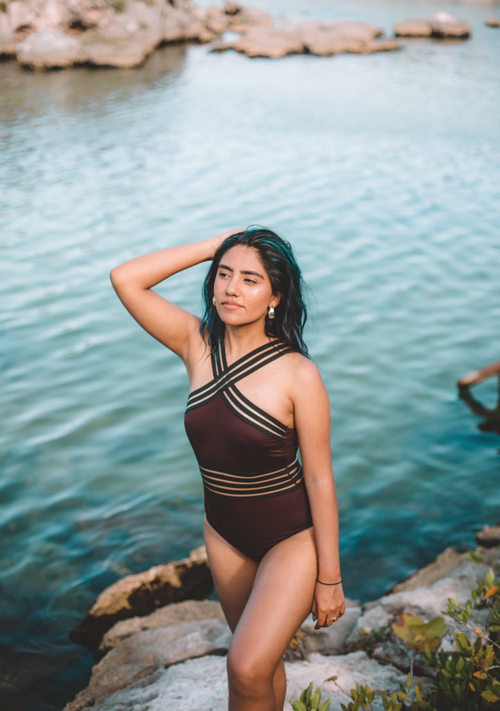 8 Hot Sexy Karen Polinesia Bikini Pics