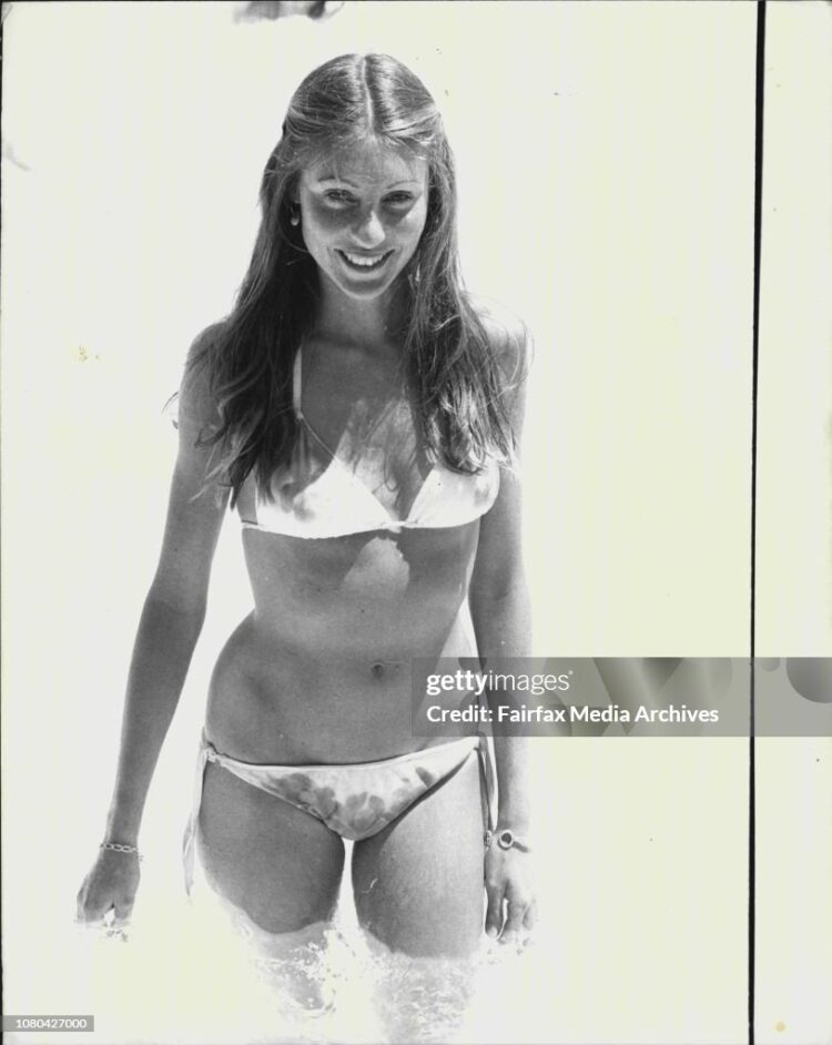 8 Hot Sexy Karen Rayment Bikini Pics