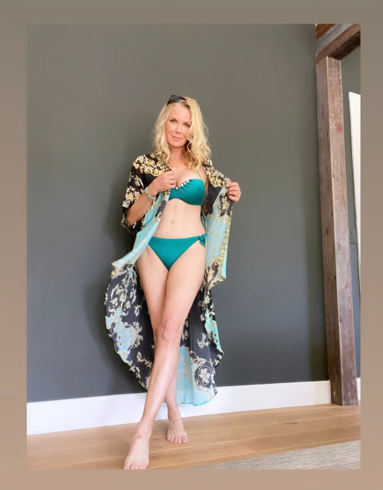 5 Hot Sexy Kelly Lange Bikini Pics
