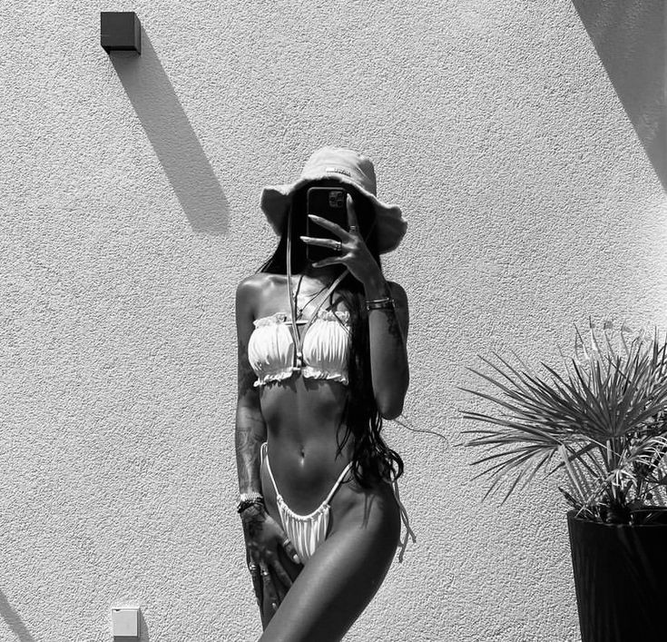 9 Hot Sexy Kim Duong Bikini Pics