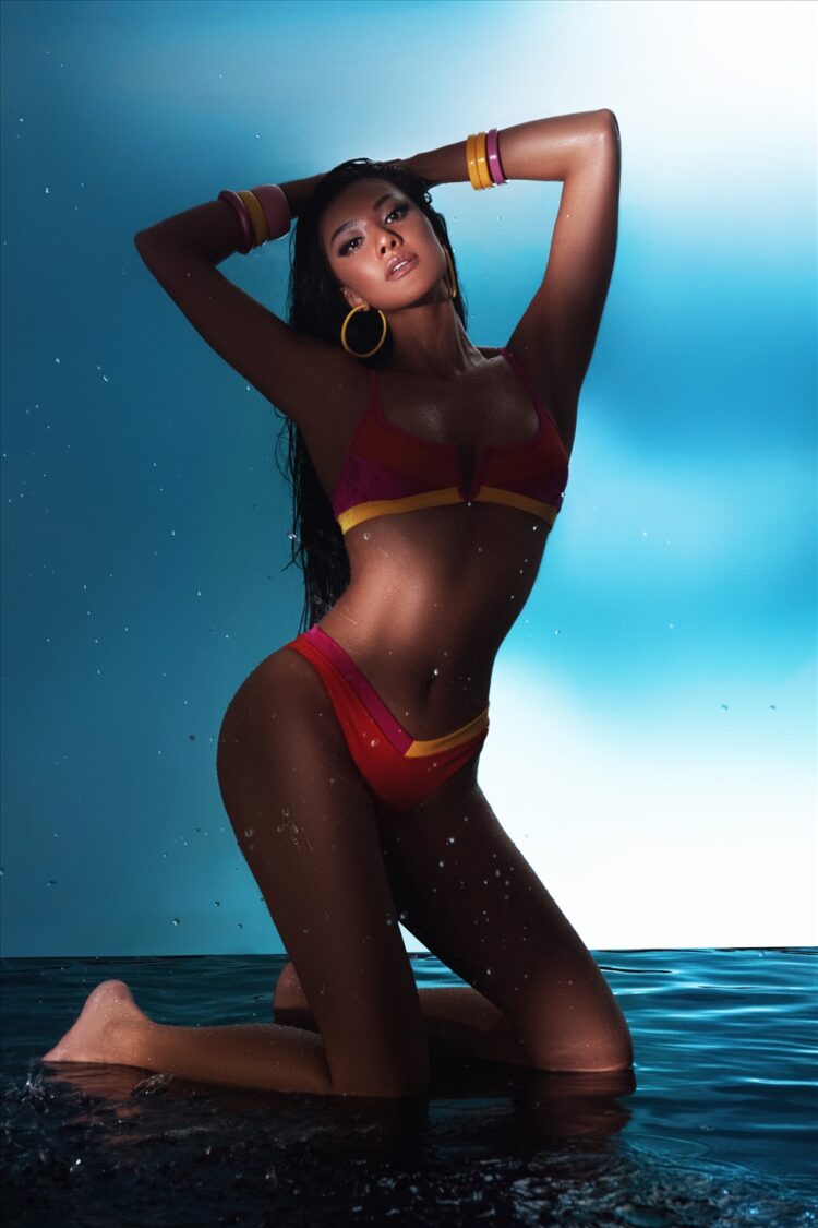 9 Hot Sexy Kim Duong Bikini Pics