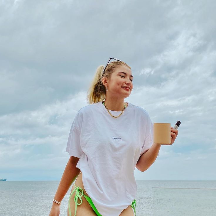 9 Hot Sexy Kimberly Nichole Bikini Pics