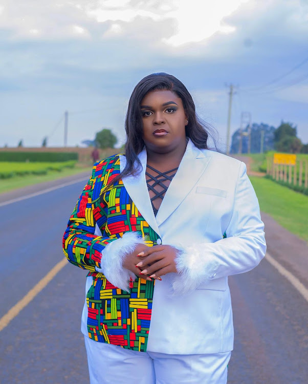 7 Hot Sexy Kinuthia Kelvin Bikini Pics