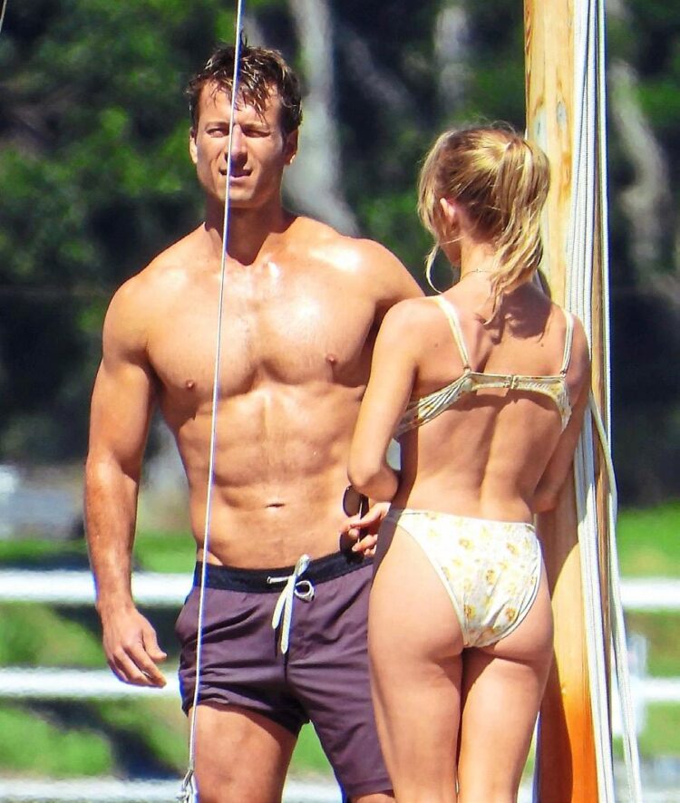 8 Hot Sexy Kit Pearson Bikini Pics