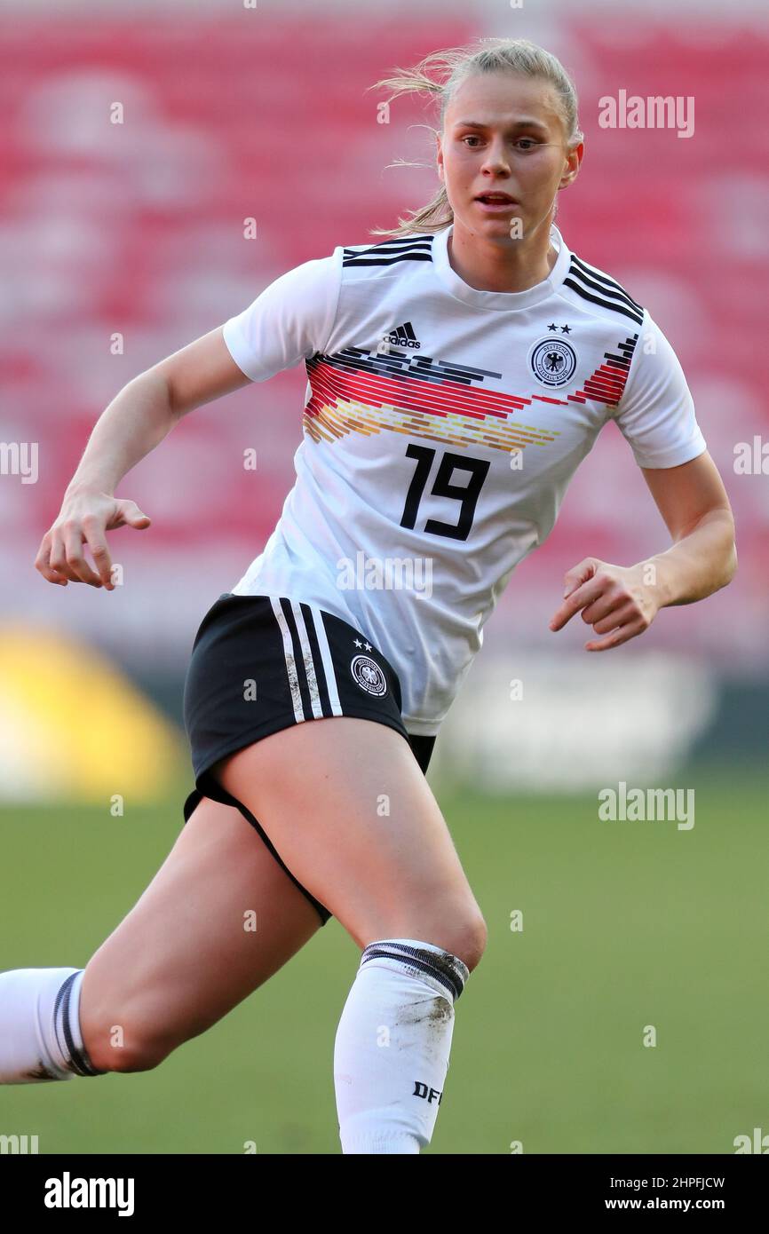 8 Hot Sexy Klara Buhl Bikini Pics